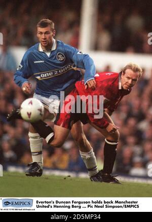 Manchester United's Henning Berg (left) and Ronnie Wallwork (centre ...