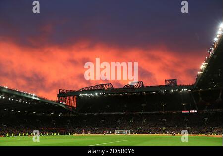The sunset over Old Trafford towards the end of the game Stock Photo ...