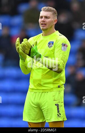 Oldham Athletic goalkeeper Connor Ripley Stock Photo - Alamy