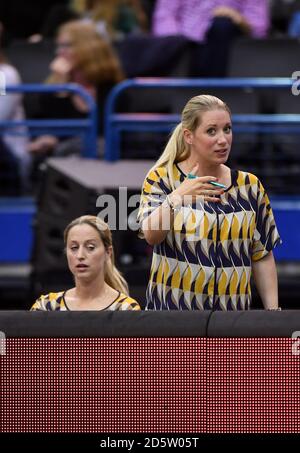 Team Bath head coach Anna Stembridge (right Stock Photo - Alamy