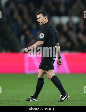 Match referee Neil Swarbrick Stock Photo - Alamy