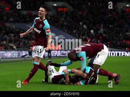 Pedro Obiang celebrates the goal with the mates during the Italian ...