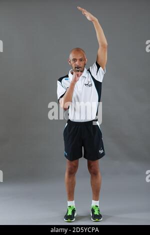 Umpire Ian Fuller signalling start/restart of play Stock Photo - Alamy
