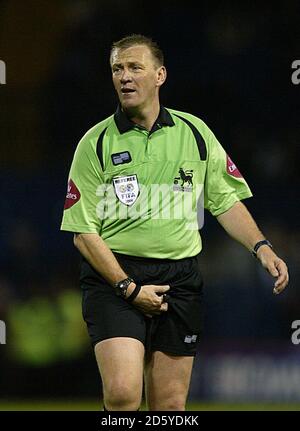 Referee Graham Poll readjusts himself during the game Stock Photo - Alamy