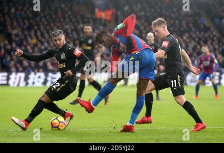 Newcastle United's DeAndre Yedlin (left) celebrates scoring his side's ...