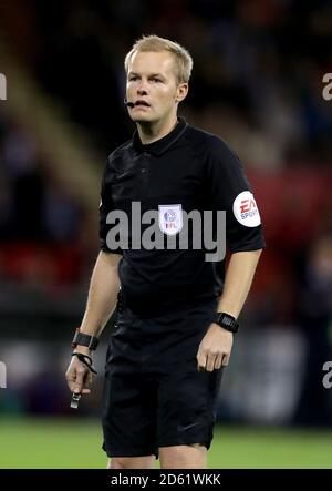 Gavin Ward, match referee Stock Photo - Alamy