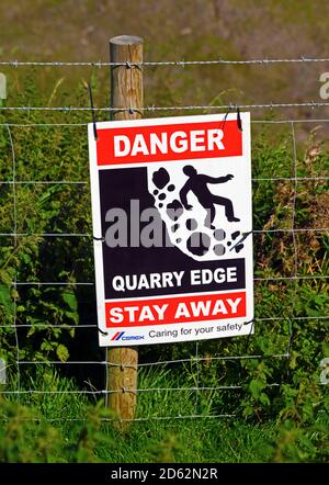 Sign at the edge of a quarry Stock Photo - Alamy