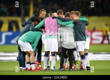 Tottenham Hotspur players huddle before the Tottenham Hotspur v Everton ...