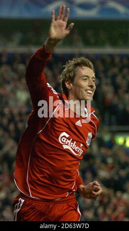 Peter Crouch celebrates scoring for Liverpool Stock Photo - Alamy