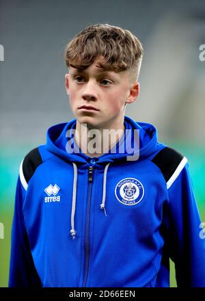 Rochdale's Ethan Brierley ahead of kick-off Stock Photo - Alamy