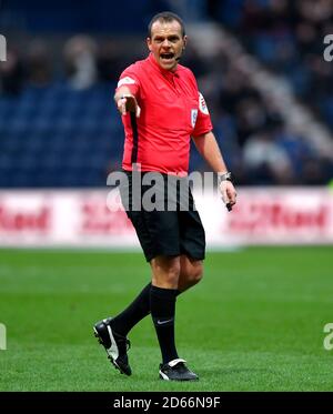 Referee Geoff Eltringham gestures on the pitch Stock Photo - Alamy