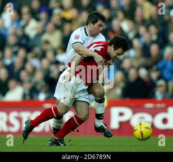 Nottingham Forest's Andy Reid gets away from Coventry's Dean West Stock ...