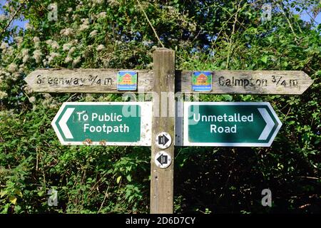 Footpath sign along an unmetalled road Stock Photo - Alamy