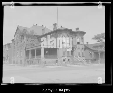 Exterior view of the Chicago Club, located at Michigan Avenue and Van ...