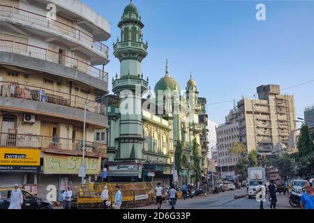 Kalbadevi Road in Mumbai, India, Swadeshi Market, a textile market in ...