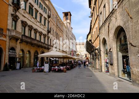 Corso Pietro Vannucci in the old town centre, Perugia, Umbria, Italy ...