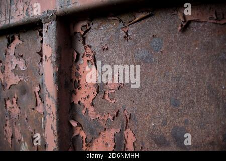 Rust steel surface with chipped paint chunks, grudge Stock Photo - Alamy