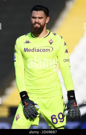Bartolomiej Dragowski of ACF Fiorentina during the Serie A match at ...