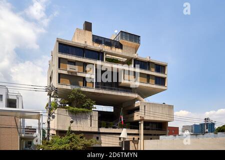 The Kenzo Tange-designed Embassy of Kuwait in Tokyo Stock Photo - Alamy