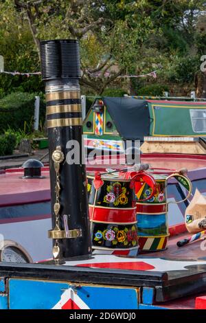 roses and castles traditional heritage painted buckets and watering ...