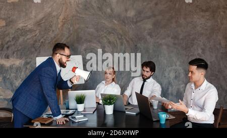 Boss reprimanding his employee Stock Photo - Alamy