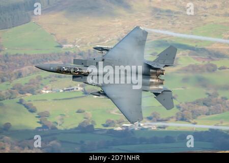 Mach loop F15 Eagle Stock Photo - Alamy