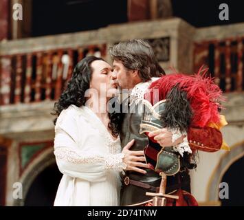 Mark Rylance (Cleopatra) in ANTONY AND CLEOPATRA by Shakespeare at ...