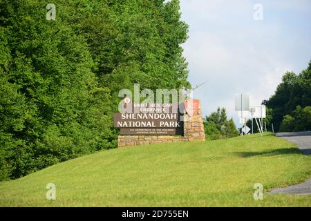 Swift Run Gap entrance to Shenandoah National Park, Blue Ridge ...