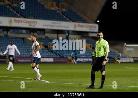 Tony Harrington, match referee Stock Photo - Alamy