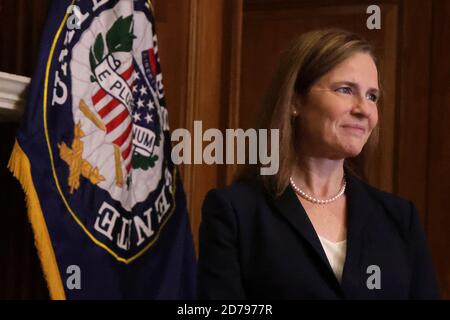 UNITED STATES - OCTOBER 21: Sen. Tim Kaine, D-Va., leaves the Senate ...