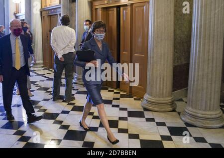 UNITED STATES - OCTOBER 21: Sen. Tim Kaine, D-Va., leaves the Senate ...