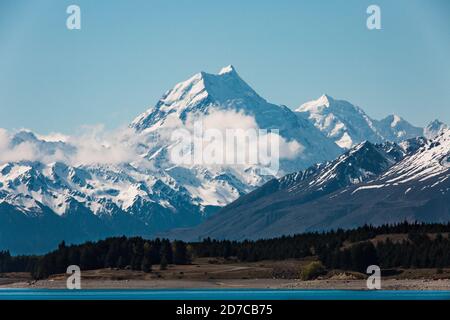 Mt cook view across lake Stock Photo - Alamy