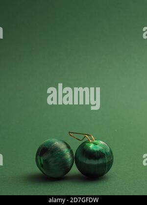 Green vintage Christmas baubles on a green background with text Feliz ...
