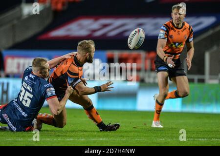Michael Shenton (4) and Paul McShane (9) of Castleford Tigers discuss ...
