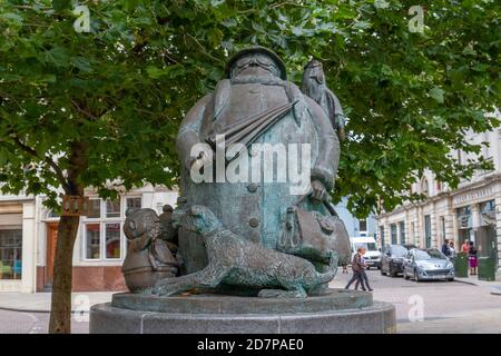The (Carl Giles) Giles Statue (or the Grandma Statue) of Grandma Giles ...