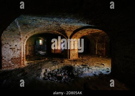 Dark and creepy vaulted red brick dungeon Stock Photo - Alamy