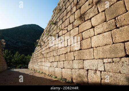 Texture of stone wall - cyclopean masonry Stock Photo - Alamy