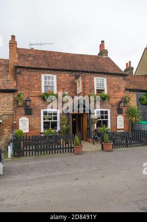 The Green Man, a picturesque pub in Denham village, Buckinghamshire ...