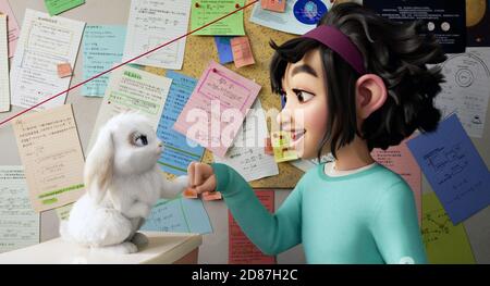 OVER THE MOON, from left: Bungee (voice: Edie Ichioka), Fei Fei (voice ...