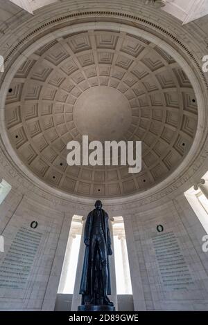 Statue Thomas Jefferson below dome inside neoclassical Jefferson ...