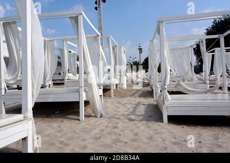 Strandbar an künstlich angelegtem Strand am Rhein, Köln, Nordrhein ...