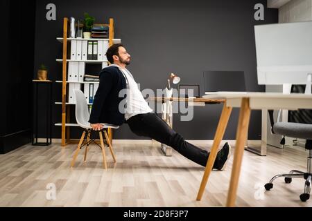 Triceps Dip Chair Workout Exercise At Office Desk Stock Photo - Alamy