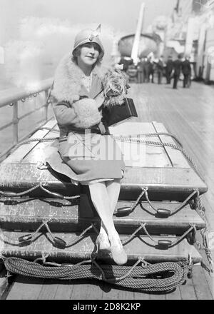 FANNIE WARD (1872-1952) American stage and film actress in the 1915 ...