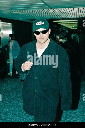 Cast of the TV series 'Friends' arriving at Heathrow Airport March 1998 ...