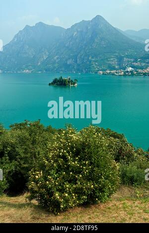 Montisola (Bs), Italy, a view of the Lake of Iseo Stock Photo - Alamy