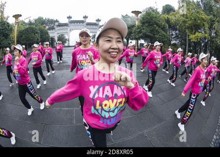 Chongqing, China. 01st Nov, 2020. The Chongqing people enjoy the ...