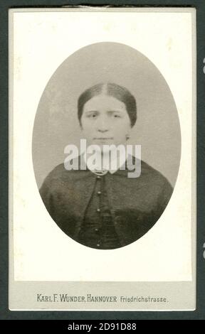 Karl F. Wunder CDV Brustbild Krankenschwester Schutzpapier Rückseite Stock Photo - Alamy