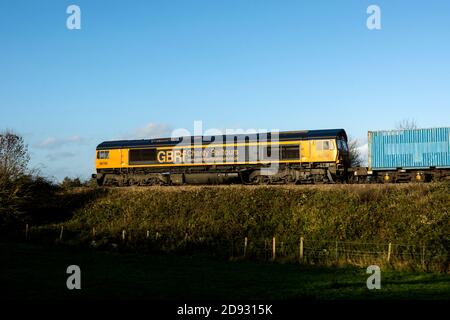 Class 66 diesel locomotive in EWS livery hauling Network Rail ballast ...