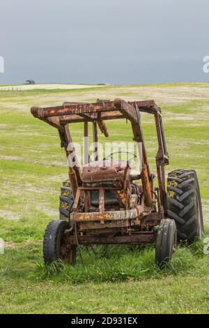 Rusty old tractor abandoned out in the field Stock Photo - Alamy
