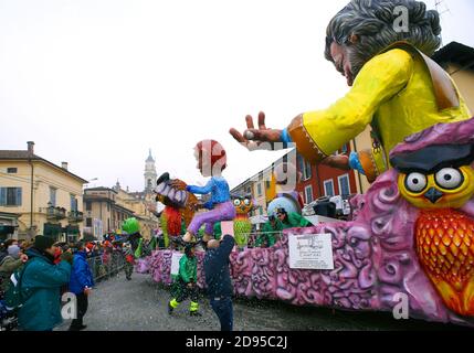 CREMA - FEBRUARY 14 : the parade of carnival floats in papier-mache ...